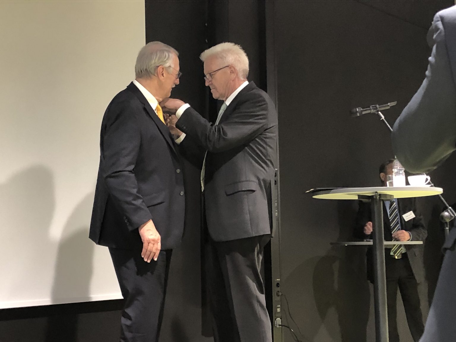 Bundesverdienstkreuz erster Klasse für Dr. F.G. Hoepfner | Hoepfner ...